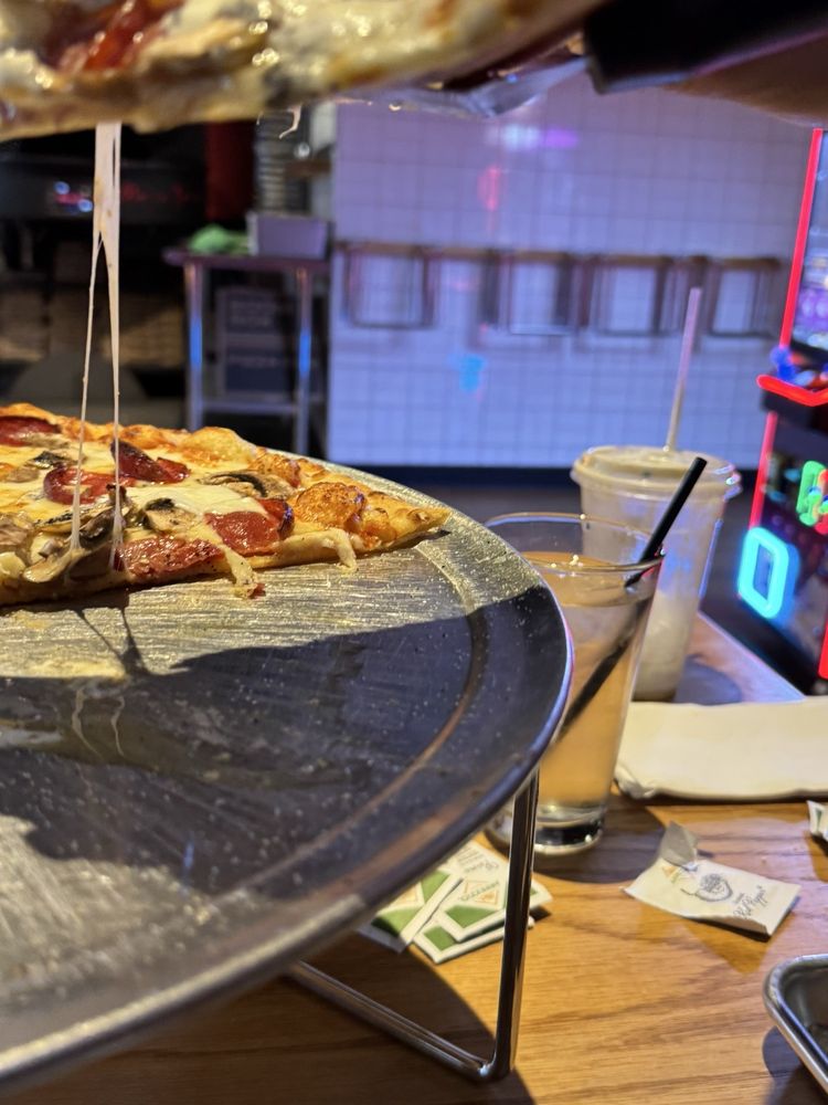 BOOMBOX PIZZA BAR - Updated April 2026 - 76 Photos & 30 Reviews - 1156 ...
