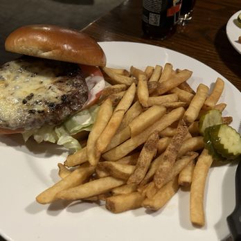 COWESETT INN - Updated October 2025 - 107 Photos & 115 Reviews - 226 ...