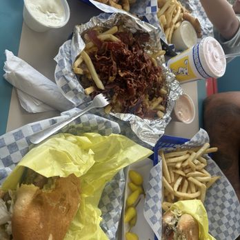 THE LUCKY GREEK - Updated October 2025 - 194 Photos & 305 Reviews ...