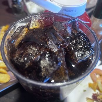 RED ROBIN GOURMET BURGERS AND BREWS - Updated May 2025 - 546 Photos ...