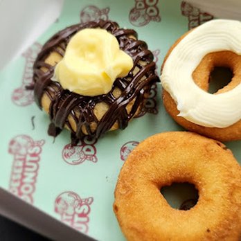 DESERT DONUTS - Updated March 2025 - 169 Photos & 46 Reviews - 8501 E ...