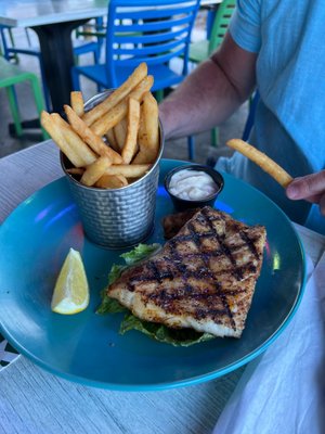FINS SEAFOOD & DIVE BAR - Updated September 2025 - 266 Photos & 345 ...