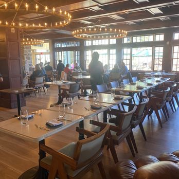 LOGAN INN - Updated April 2025 - 339 Photos & 261 Reviews - 10 W Ferry ...