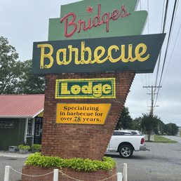 RED BRIDGES BARBECUE LODGE - Updated October 2025 - 199 Photos & 259 ...