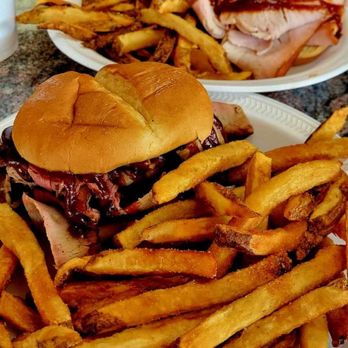 BUCKINGHAM SMOKEHOUSE BAR B Q - Updated June 2024 - 64 Photos & 102 ...