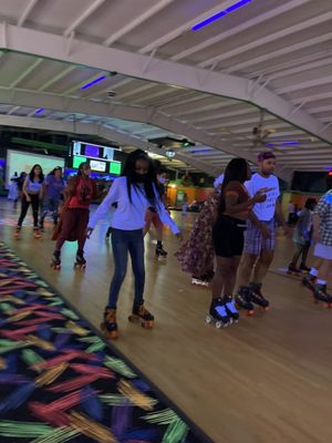 SKATE N FUN ZONE - Updated May 2025 - 62 Photos & 122 Reviews - 7878 ...