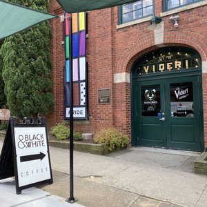 BLACK AND WHITE COFFEE - 40 Photos & 28 Reviews - 327 W Davie St ...