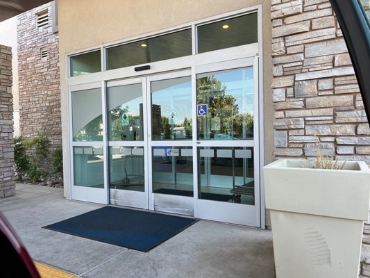 HOLIDAY INN EXPRESS VISALIA - SEQUOIA GATEWAY AREA - Updated December ...