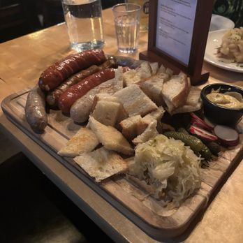 BERLINER PUB - Updated May 2025 - 765 Photos & 761 Reviews - 221 Main ...