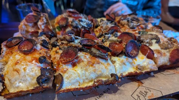 ELLA’S ITALIAN PUB - ELMHURST - Updated October 2025 - 176 Photos & 94 ...