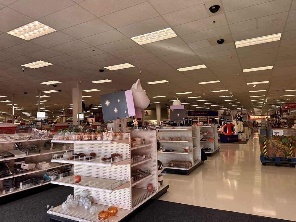 TARGET - Updated December 2025 - 187 Photos & 356 Reviews - 560 Contra ...