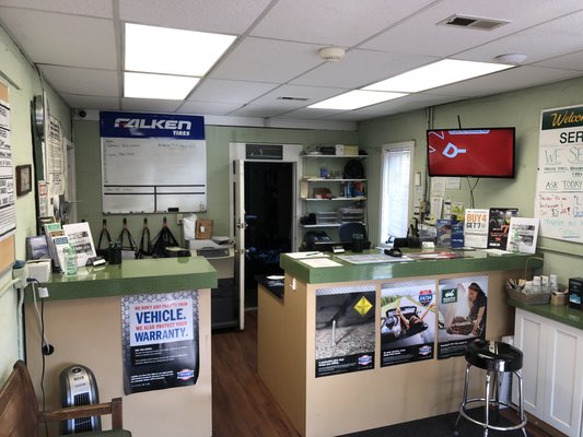 TOWN HILL AUTO - Updated October 2025 - 16 Reviews - 857 Bank St, New ...