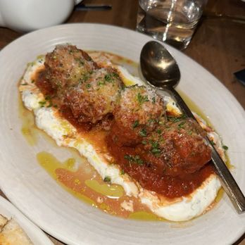 GIULIA - Updated March 2025 - 347 Photos & 205 Reviews - 215 S 4th St ...