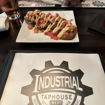 INDUSTRIAL TAPHOUSE WEST - Updated January 2025 - 29 Photos & 31 ...