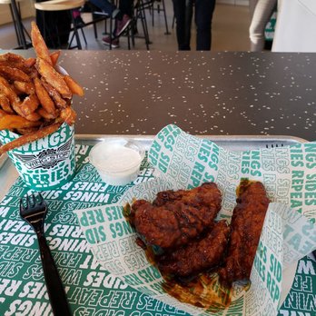 WINGSTOP - Updated May 2025 - 26 Photos & 14 Reviews - 138 Shaftesbury ...