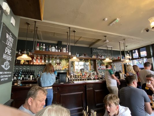 THE WHITE LION - Updated November 2025 - 58 Photos & 36 Reviews - 24 ...