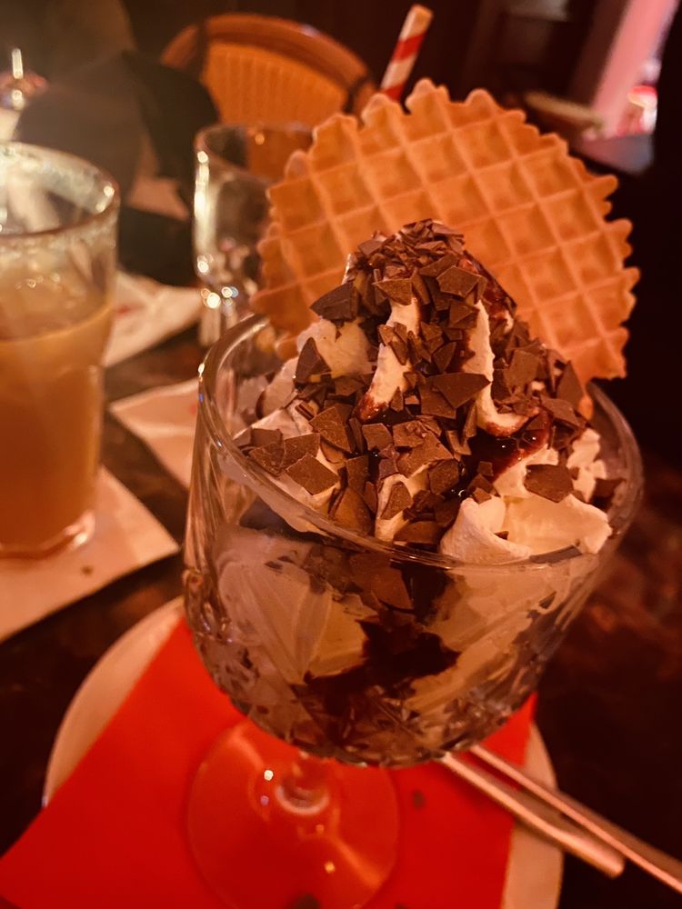 CAFÉ EXTRABLATT - Updated February 2025 - 42 Photos & 68 Reviews ...