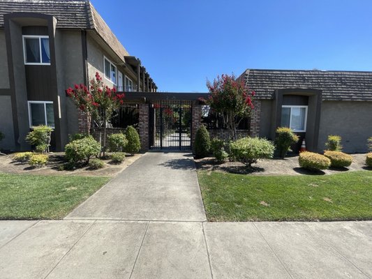 CHAMBERS PROPERTY MANAGEMENT - Updated May 2024 - 38 Photos - 2377 W ...