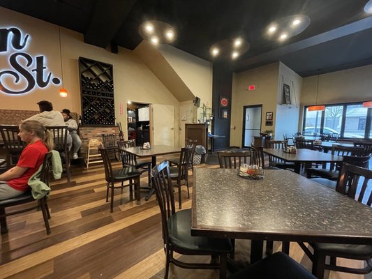 MAIN ST PIZZA COMPANY - 249 Photos & 255 Reviews - 206 E Main St ...