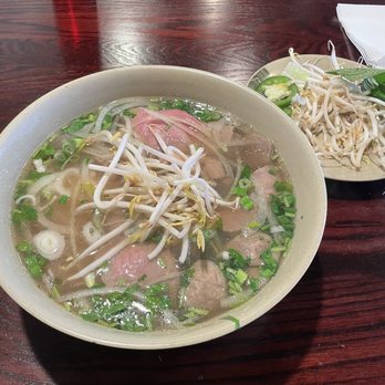 PHO 83 - Updated December 2025 - 160 Photos & 201 Reviews - 1141 ...