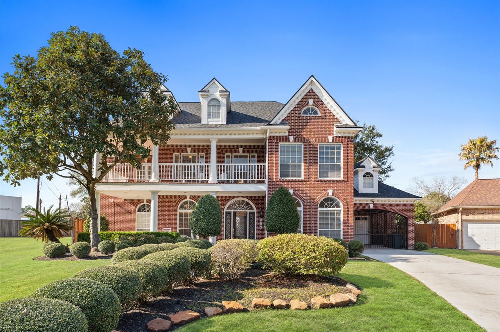 CELIA VILLEGAS, REALTOR ® - Updated December 2025 - 20 Photos - 25722 ...