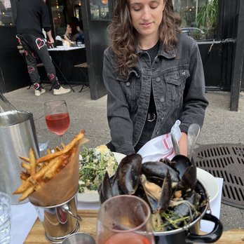 CAFÉ PAULETTE - Updated July 2024 - 282 Photos & 263 Reviews - 1 S ...