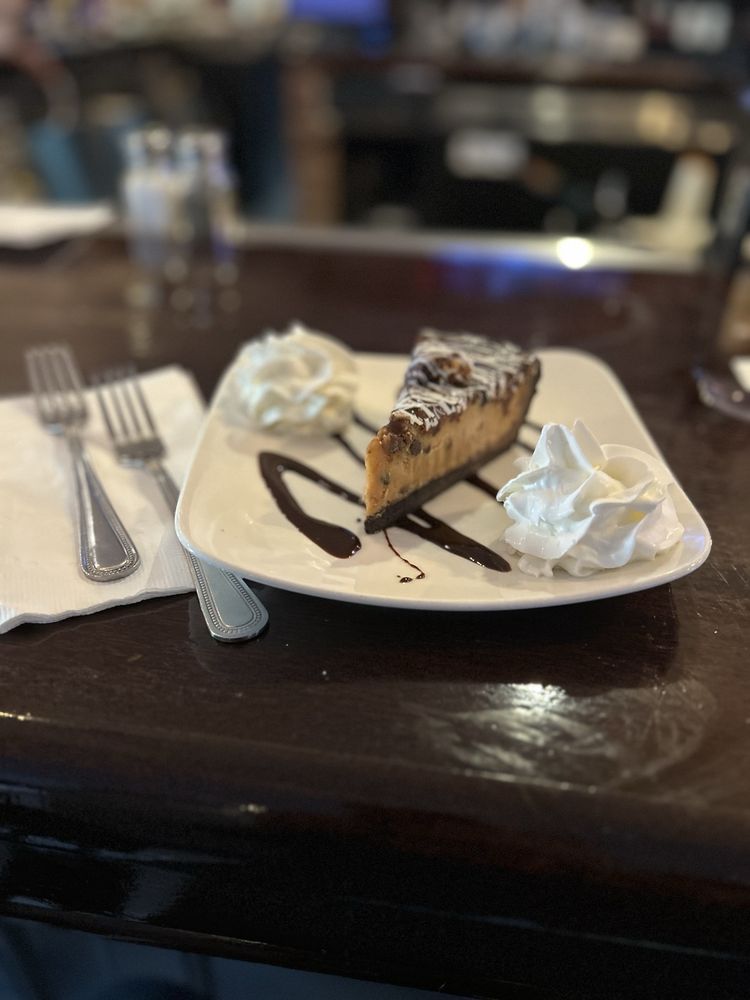 CARRIAGE INN - Updated October 2025 - 77 Photos & 144 Reviews - 1065 ...