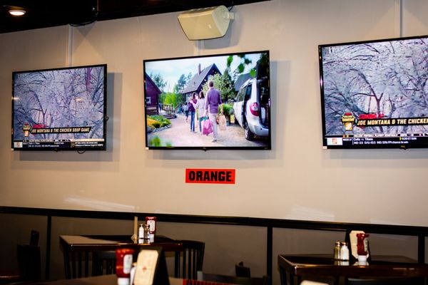 HOME TEAM PUB - 58 Photos & 32 Reviews - Sports Bars - 7990 Oswego Rd ...