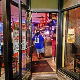 TAP ROOM - Updated October 2025 - 508 Photos & 443 Reviews - 114 W Main ...