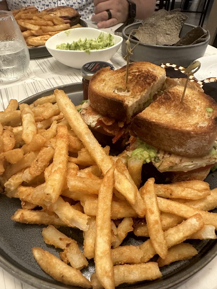 GOLD COAST KITCHEN AND COCKTAILS - Updated May 2025 - 53 Photos & 22 ...