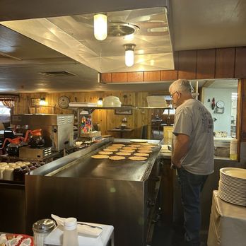 CARTWRIGHT’S MAPLE TREE INN - TEMP. CLOSED - Updated April 2025 - 164 ...