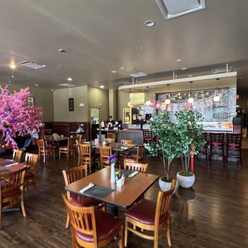 JIN 28 - Updated December 2025 - 297 Photos & 165 Reviews - 604 E N Ave ...