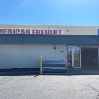 AMERICAN FREIGHT FURNITURE MATTRESS APPLIANCE Updated February 2025 23 Photos 27 Reviews 1475 Lake Lansing Rd Lansing Michigan Furniture Stores Phone Number Yelp
