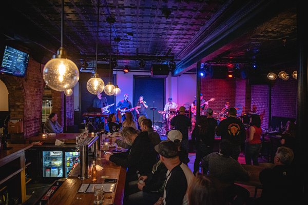 THE MAIN PUB - Updated December 2025 - 238 Photos & 326 Reviews - 306 ...