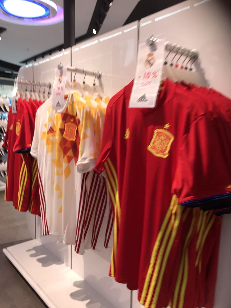 REAL MADRID OFFICIAL STORE - Updated May 2024 - La Rambla, 114 ...