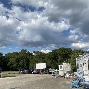 BLUE STARLITE MINI URBAN DRIVE-IN - Updated October 2025 - 200 Photos ...