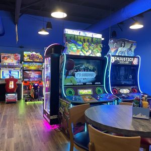 THE ZOO CLUB - Updated May 2025 - 13 Photos - 5111 66th St N, St ...