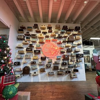 MEMORY DEN ANTIQUE MALL - Updated February 2025 - 190 Photos & 42 ...