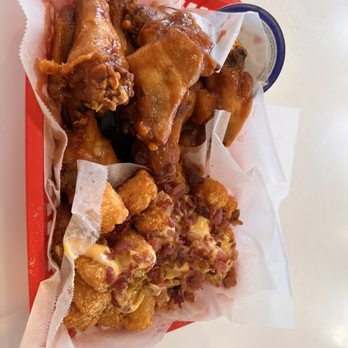 WINGS OVER SPRINGFIELD - 98 Photos & 114 Reviews - 1219 Parker St ...