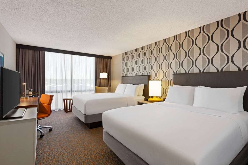 WYNDHAM FORT SMITH CITY CENTER - Updated July 2025 - 82 Photos - 700 ...