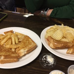 LOEDES FAMOUS RUBEN DELI - Updated April 2025 - 15 Photos & 30 Reviews ...