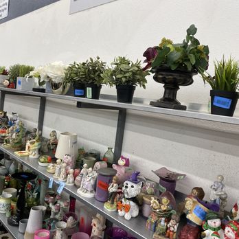 VALLEY THRIFT STORE - Updated August 2025 - 109 Photos & 247 Reviews ...