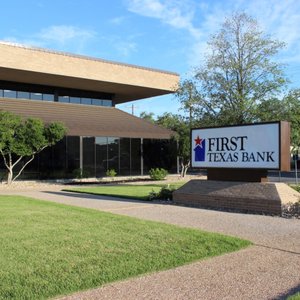 FIRST TEXAS BANK - CEDAR PARK - Updated May 2024 - 1901 Bagdad Rd ...