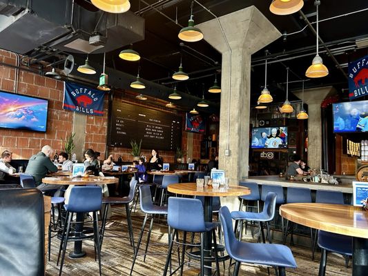 LOCAL PUBLIC EATERY LIBERTY VILLAGE - Updated October 2025 - 465 Photos ...