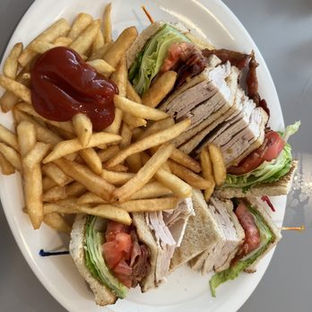 SWEET HOLLOW DINER - Updated January 2025 - 140 Photos & 153 Reviews ...