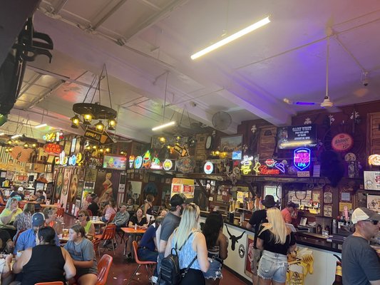 FRONTIER SALOON - Updated October 2025 - 1790 Carnes Ave, St Paul ...