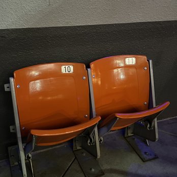 DIVE INN - Updated December 2025 - 108 Photos & 208 Reviews - 1380 S ...