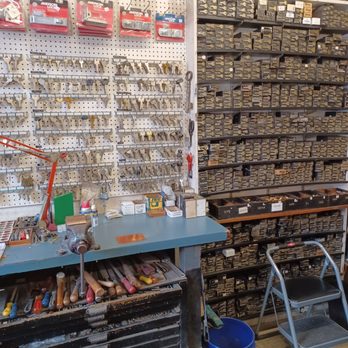 ROBERT’S KEY SERVICE - Updated October 2025 - 36 Reviews - 217 W Read ...