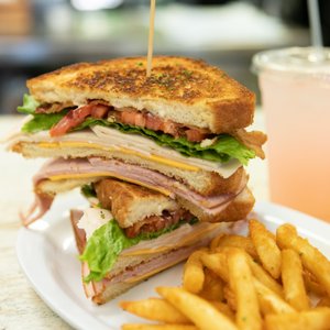 SANDFIDDLER CAFE - 301 Photos & 325 Reviews - 9561 Shore Dr, Norfolk ...