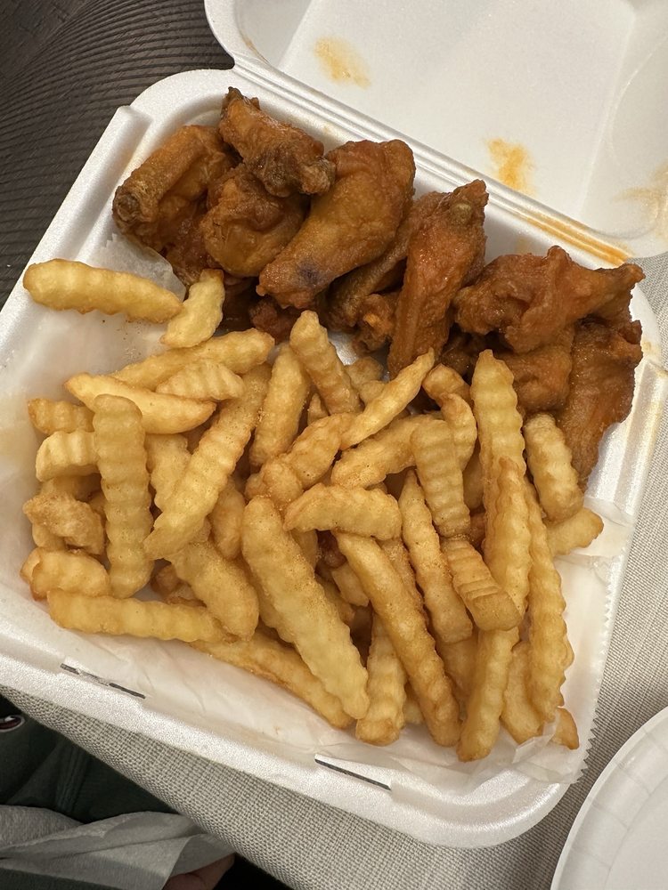 TOUCHDOWN WINGS - Updated December 2025 - 16 Photos & 19 Reviews - 2079 ...